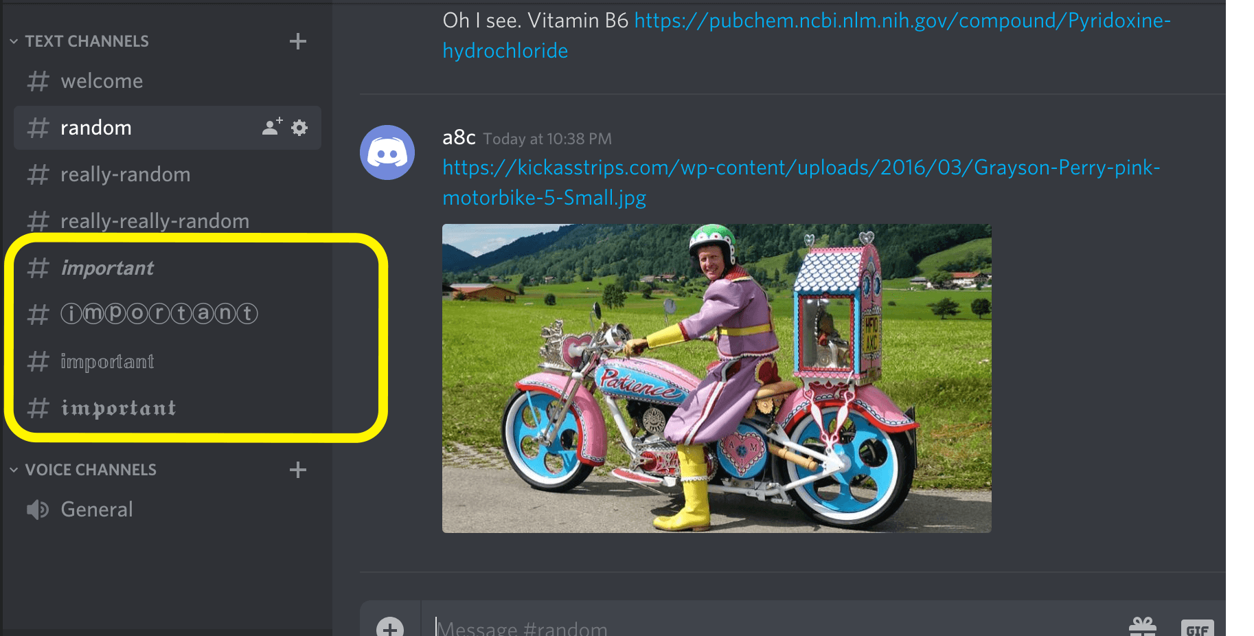 How can I make bold text in Discord chat?